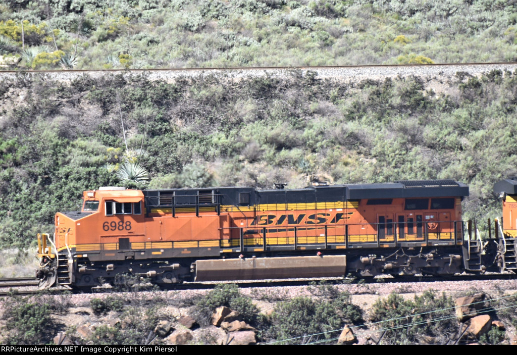 BNSF 6988
